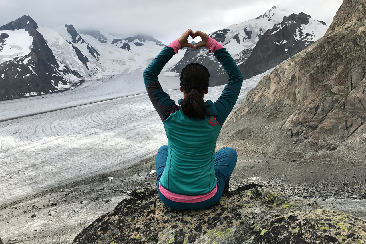 Chute dans une crevasse au névé de la Jungfrau sur le glacier Aletsch ...