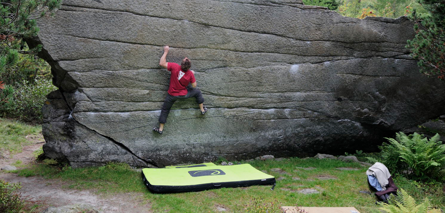 Bloc en été : 5 sites d'escalade de bloc en haute montagne Bächli Bergsport