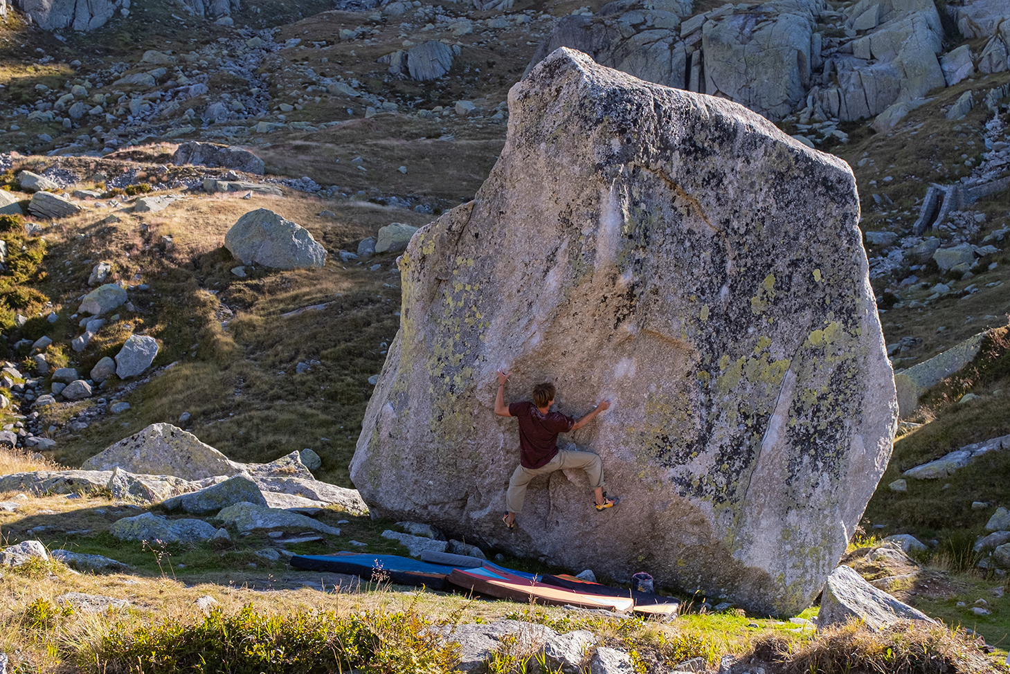 Bloc en été : 5 sites d'escalade de bloc en haute montagne Bächli ...